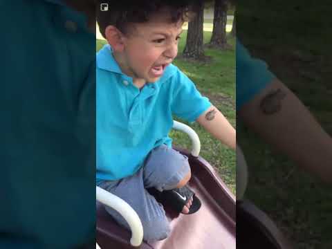 La reacción de horror de este niño ante una rana se hace viral - Virality