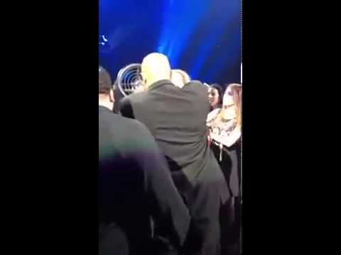 Biggest Fails Of These Celebrities On Stage - Virality